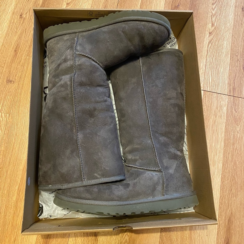 *Excellent Condition* Tall Uggs - Gem